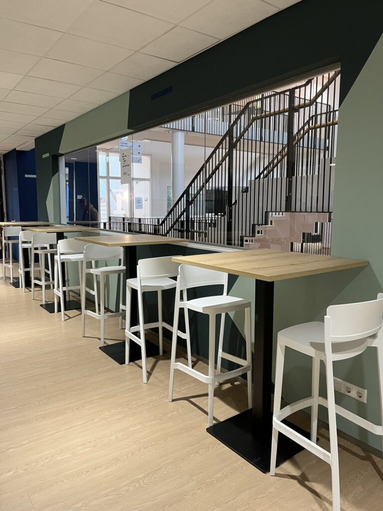 Schoolinrichting VSO Berg en Bosch - EPS Presentation